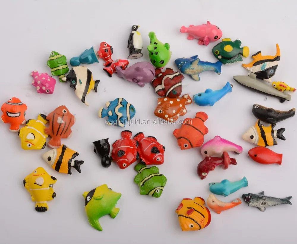 Hot Sale 3d Floating Round Keyring Custom Liquid Keychain With Crown ...