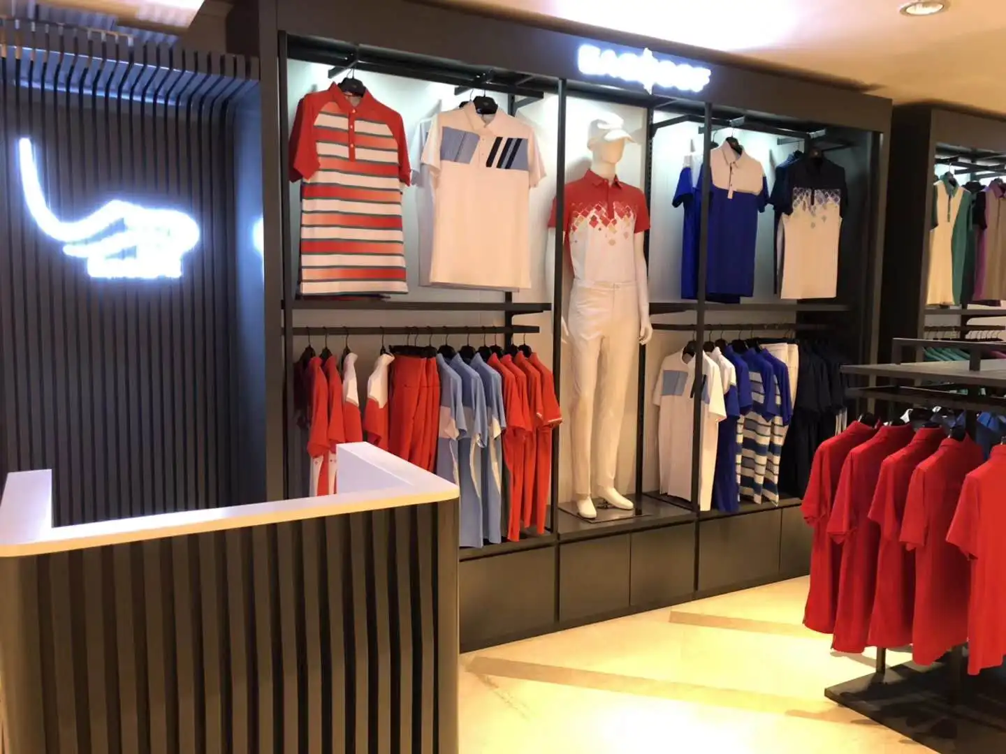 Portable Wall-Mountable Golf Bag Display Rack Hockey Stick Holder Wall ...