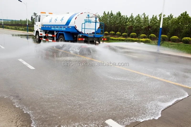 HOWO 4X2 5000L Water Bowser Tank Truck - Efficient Road Cleaner