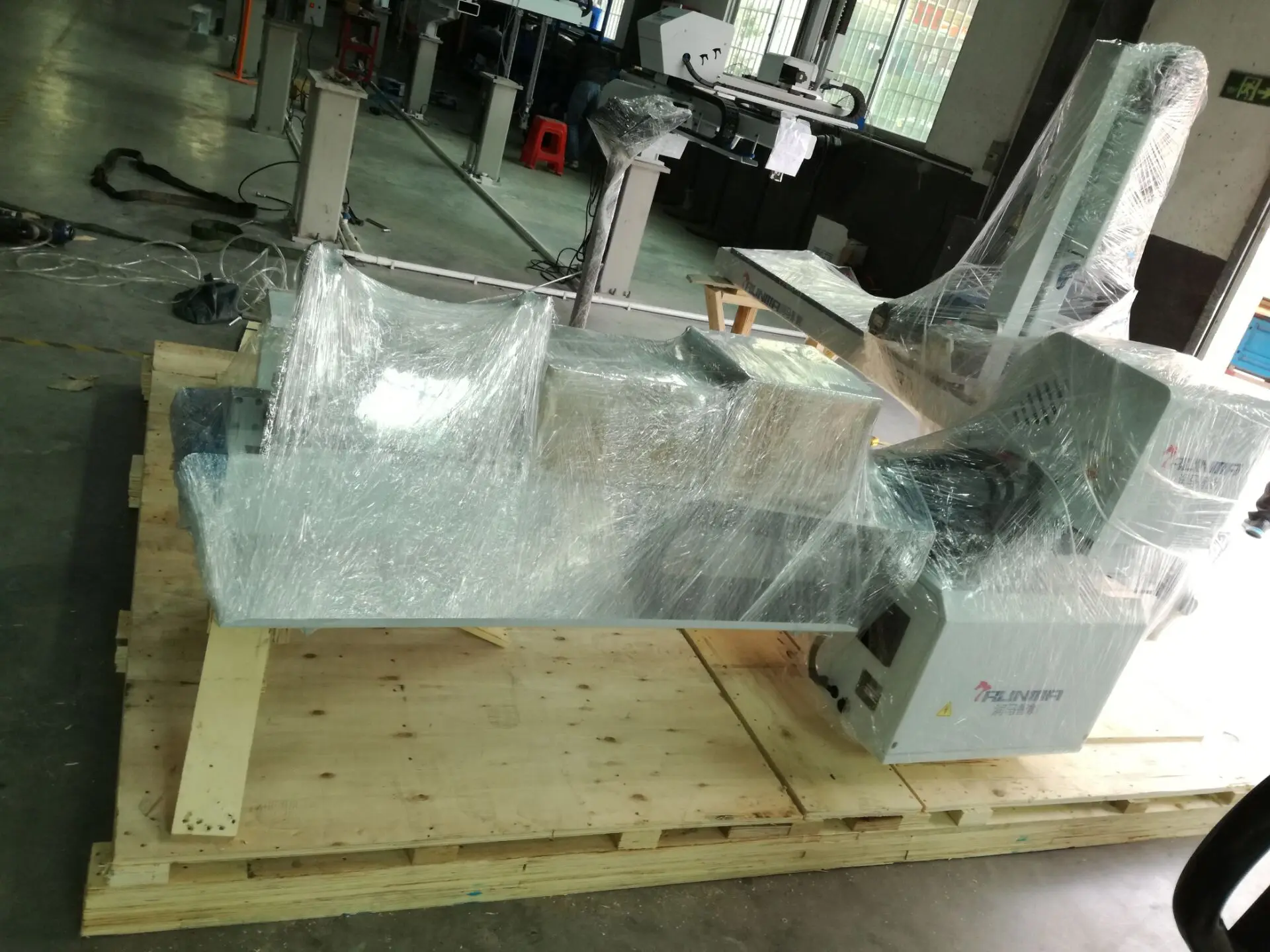 Sprue Picker Robot - Efficient Injection Molding Arm