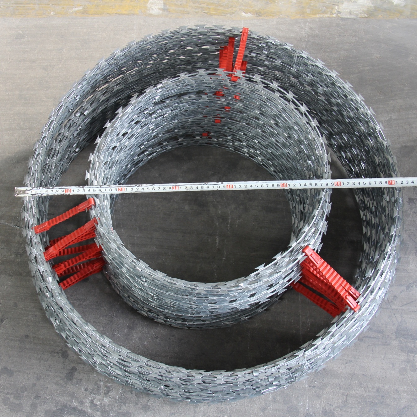 Electrified Concertina Razor Wire Coils 450Mm 730Mm Used on the Fence ...