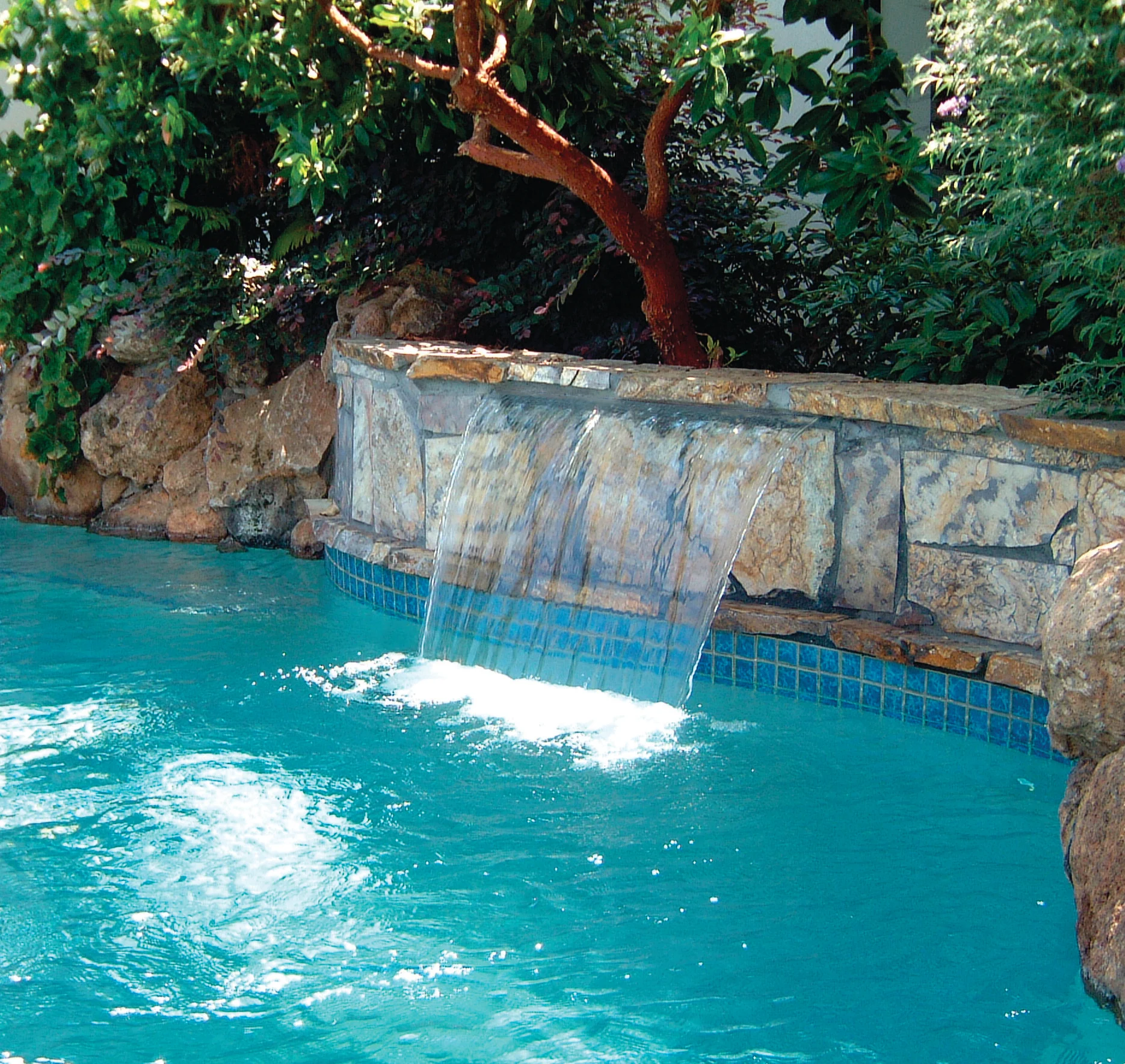 Garden Pool Wall Spillway - Water Blade Waterfall Design