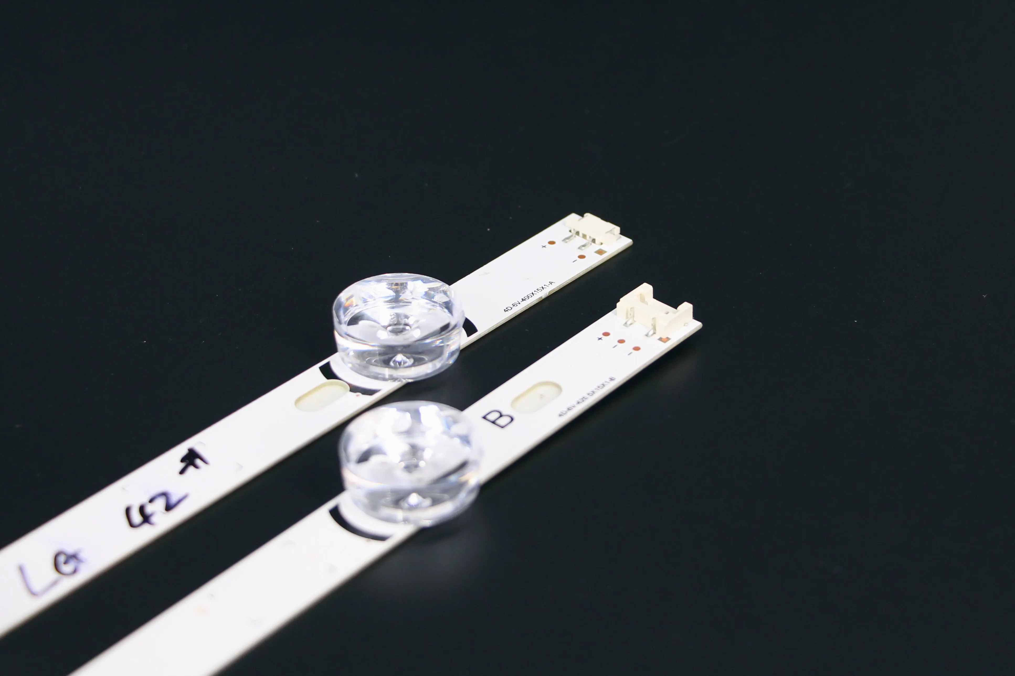 LG 42 Inches LB A/B Original Big Lens LED Strip - 42GB6580