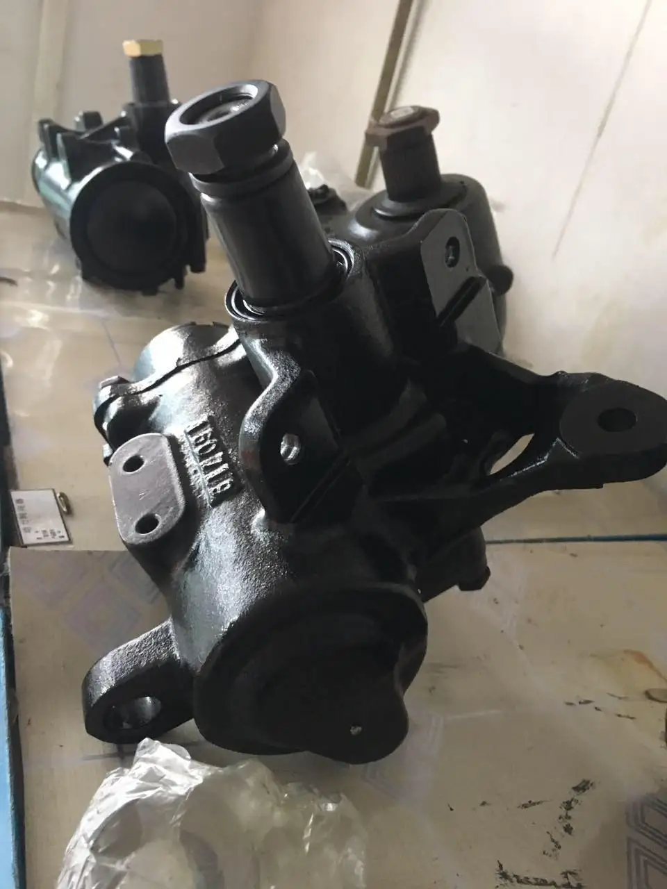 Steering Box For Mitsubishi Lhd 4d56 Steering Box Mb501185 Mb698532 ...