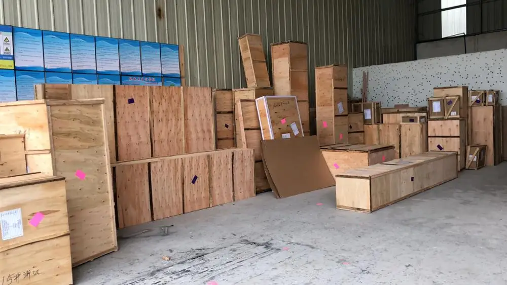 Wholesale Modern Customized Display Stand Retail Metal Hanging Clothes ...