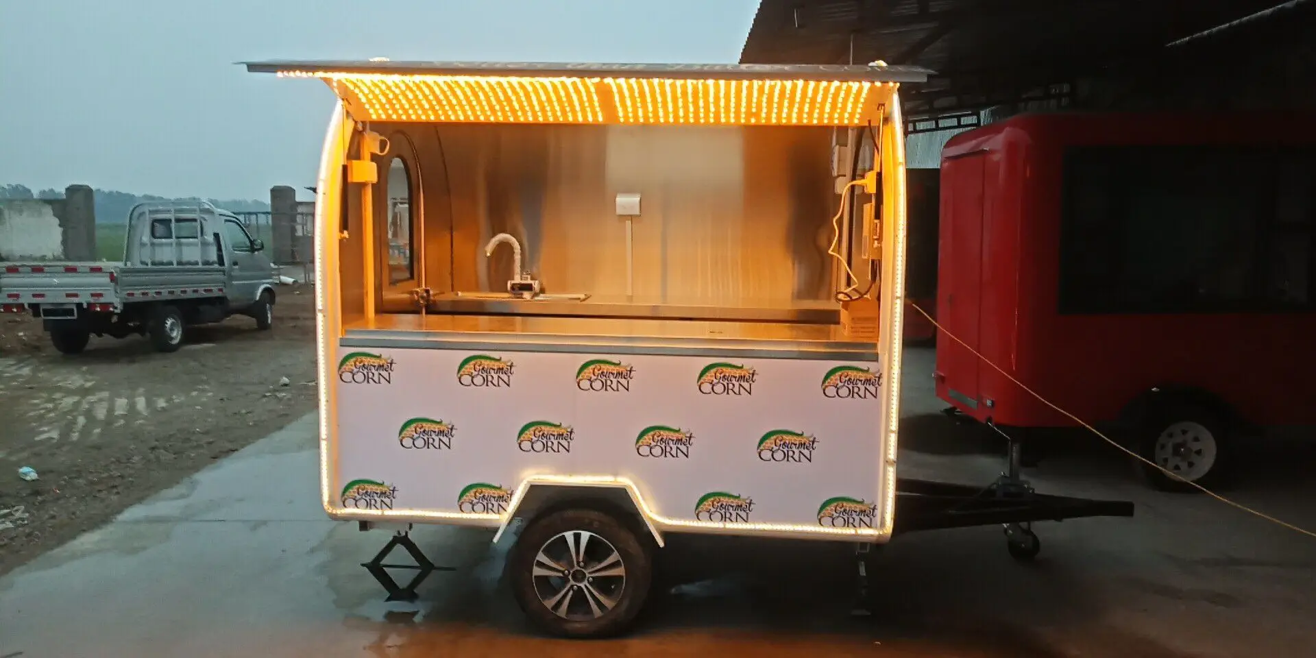 Versatile Outdoor Mobile Food Carts - Perfect for Any Business