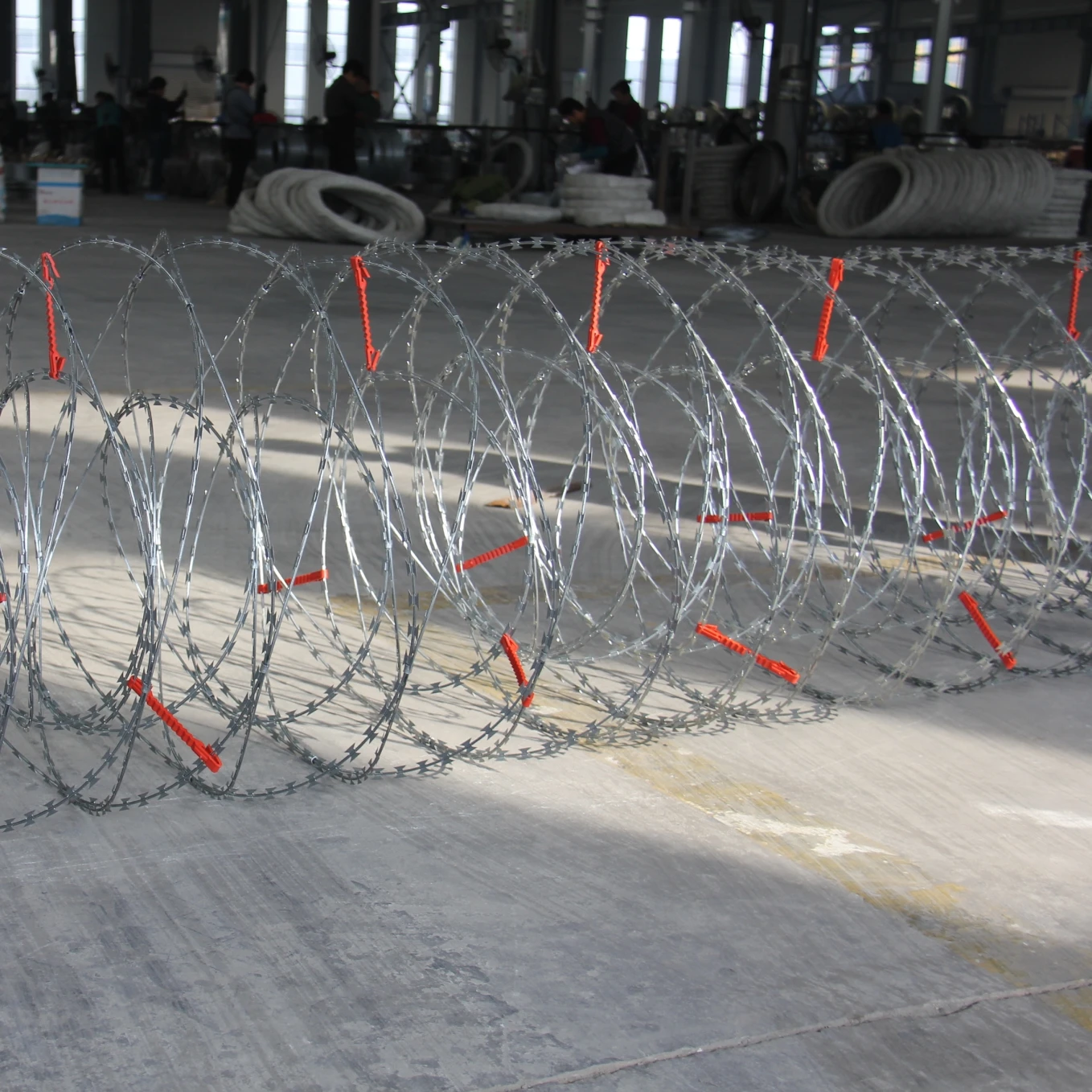 Electrified Concertina Razor Wire Coils 450Mm 730Mm Used on the Fence ...