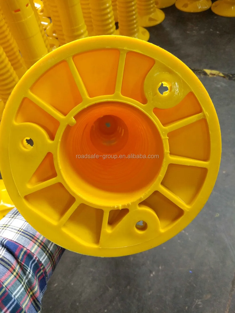 Reflective Flexible Delineator Post Plastic Traffic Road Divider - Buy ...