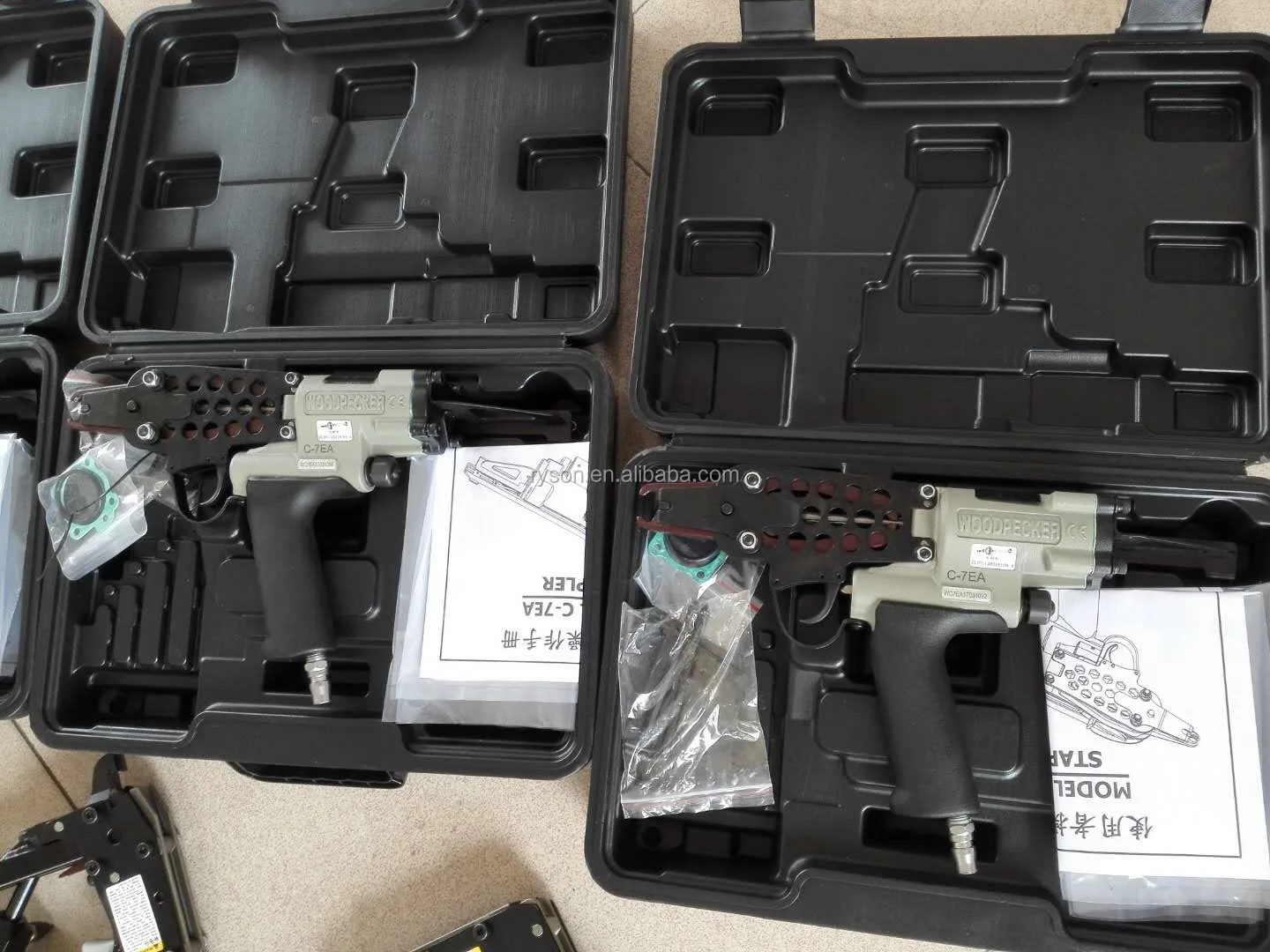 RYSON SC-7C Pneumatic Hog Ring C Ring Gun - 100pcs Capacity