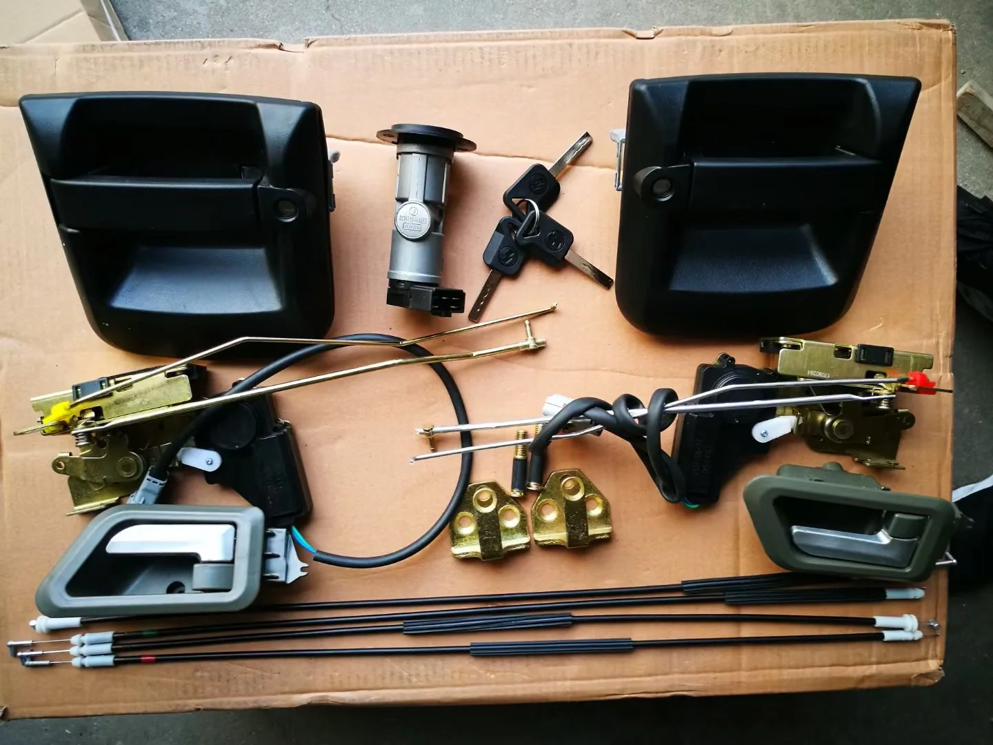 Sinotruk HOWO Hohan Truck Howo Cabin Spare Parts WG1671340113 Howo ...