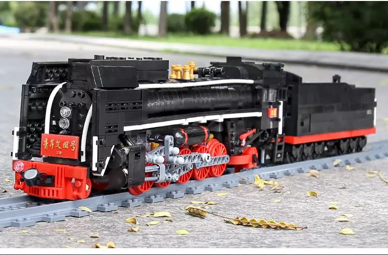 Mould King Steam Locomotive - DIY Electric Train Model