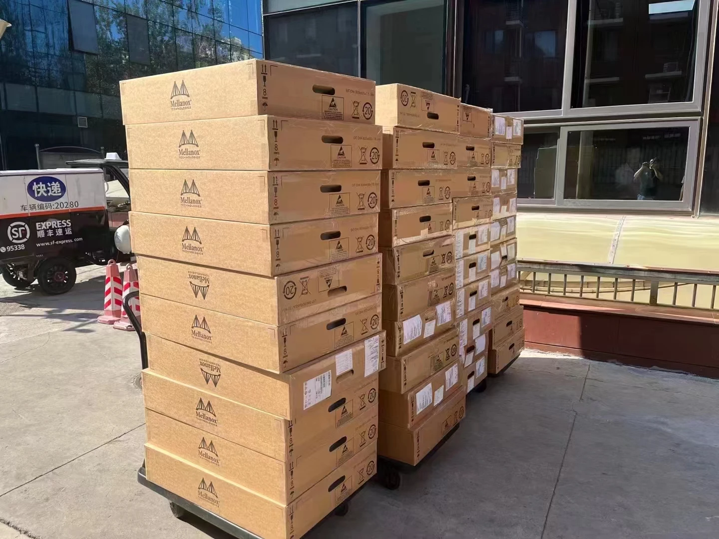 JUNIPER network router MX204-HW-BASE MX Series Universal Routing ...