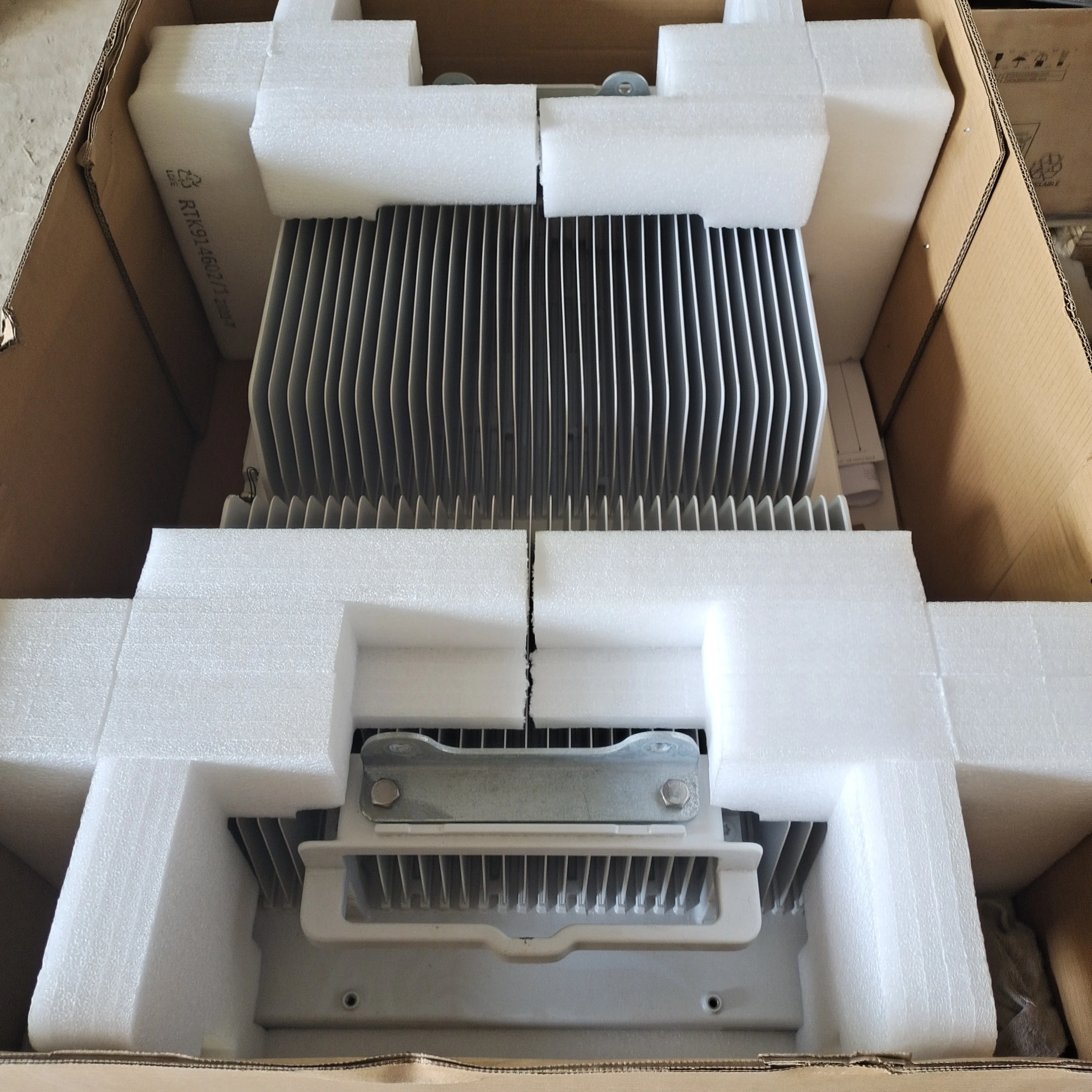 爱立信空气6449 B41k Krd 901 084/11 N78 64t64r Ibw200mhz Obw 200mhz Air6488 ...