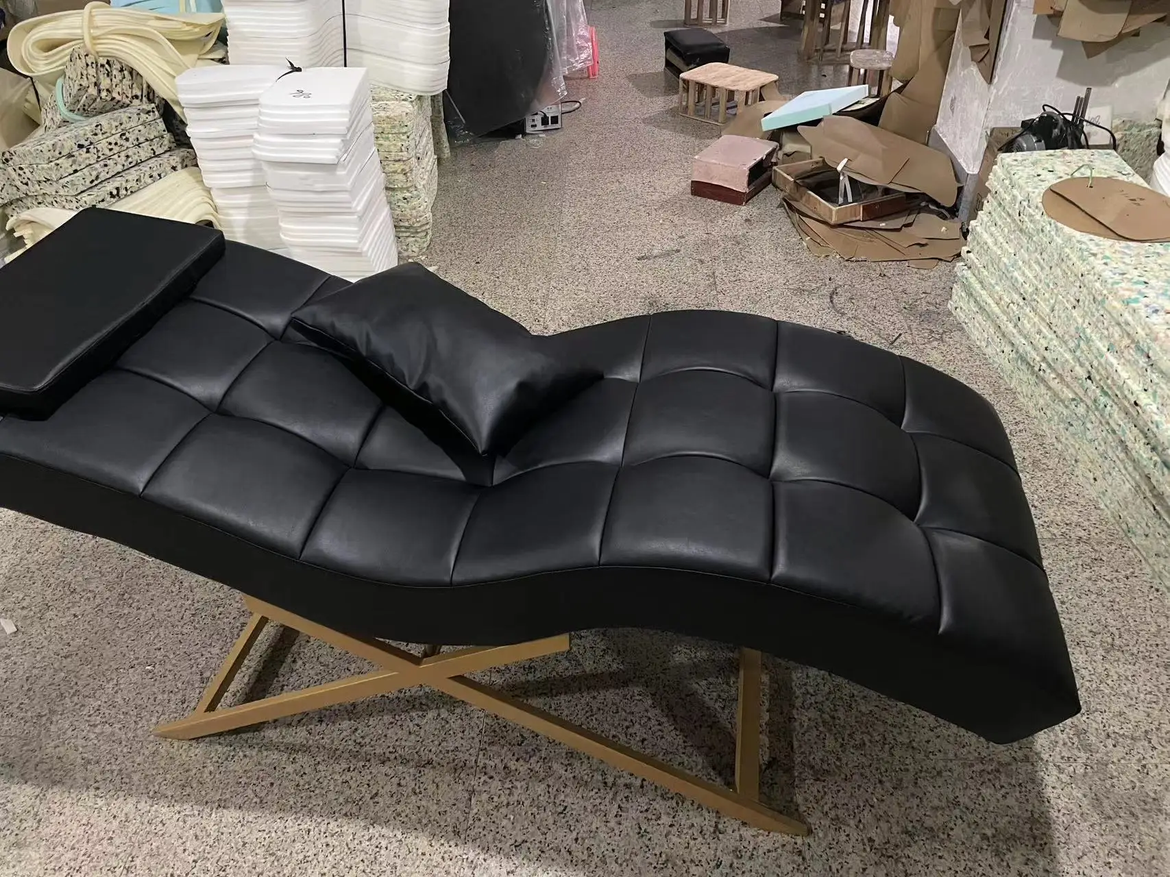 2023 Luxury Curved Tattoo Massage Table Modern Lash Bed Beauty Bed For ...