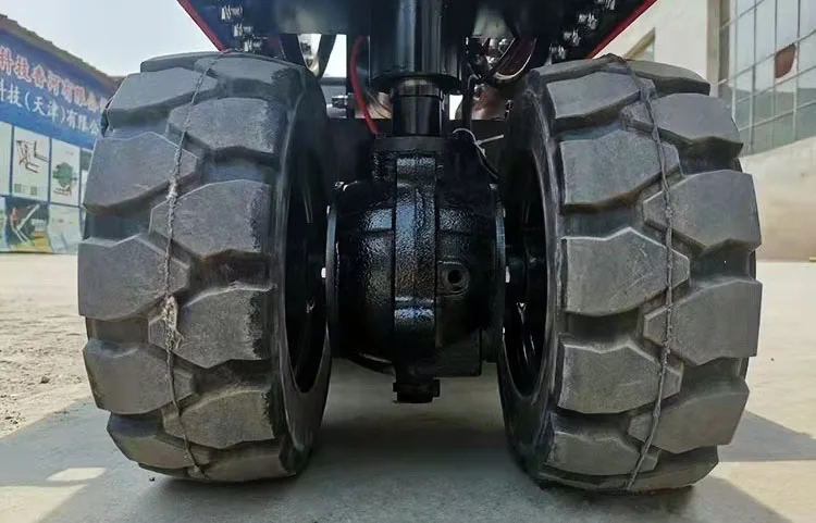 TAK Electric off-Road Fork Truck - All Terrain Lifting Power