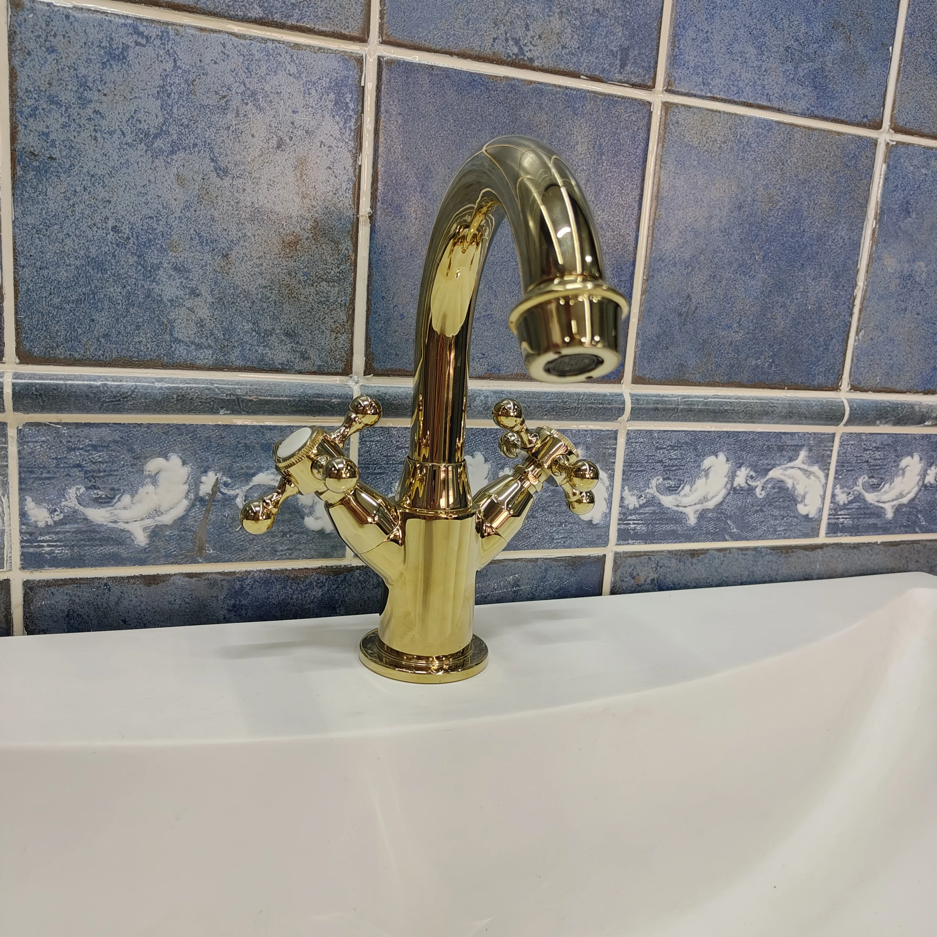 Antique Gold Brass Basin Tap Faucets Water Outlet Nozzle Brass Basin ...