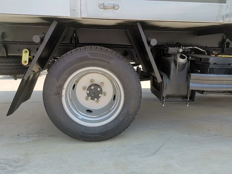 2024 The New Launched Chinese Dongfeng Diesel 132hp 18m 3 Storage 1 Ton ...