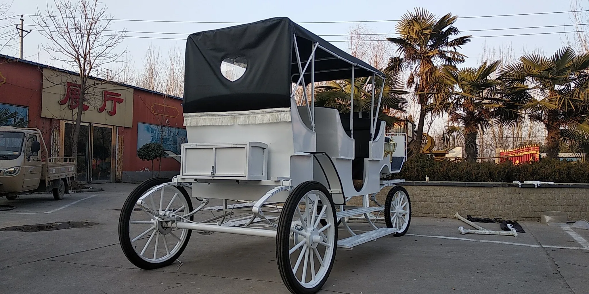 Cheap Price Horseless 12 Seats Electric Sightseeing Chuck Wagon Carriage