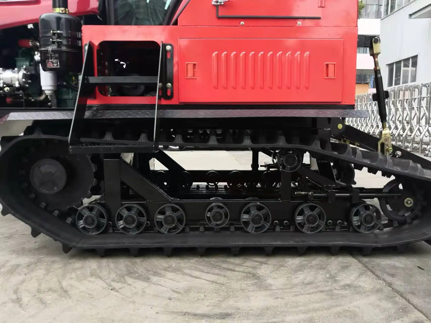 120HP Rubber Crawler Tractor - High Productivity for Farms
