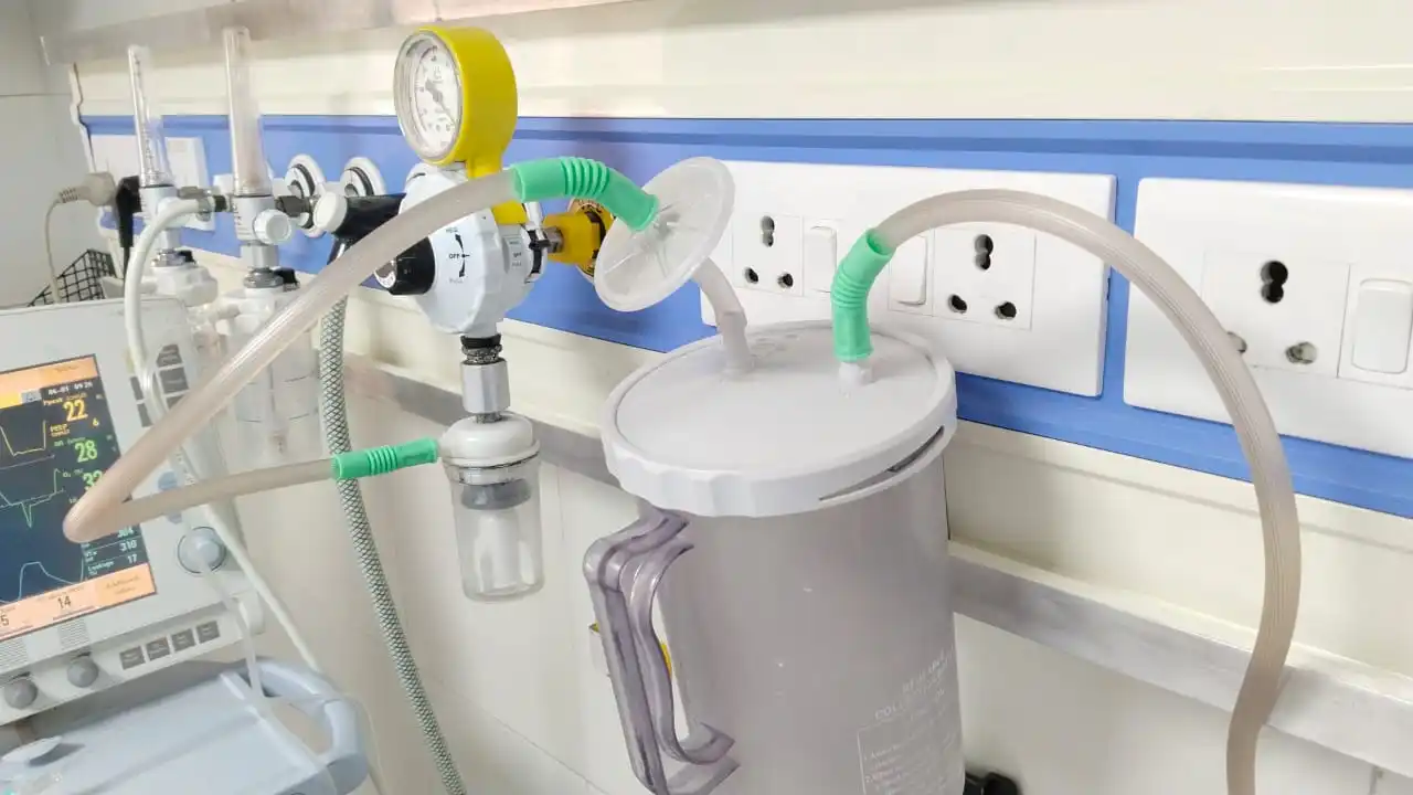 Good Price Medical Suction Regulator Vacuum Regulator with Bottle for ...