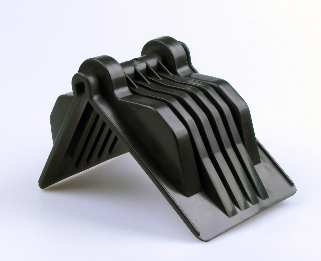 Pp Pe Black Plastic Corner Protector For Cargo Lashing Strap Plastic ...