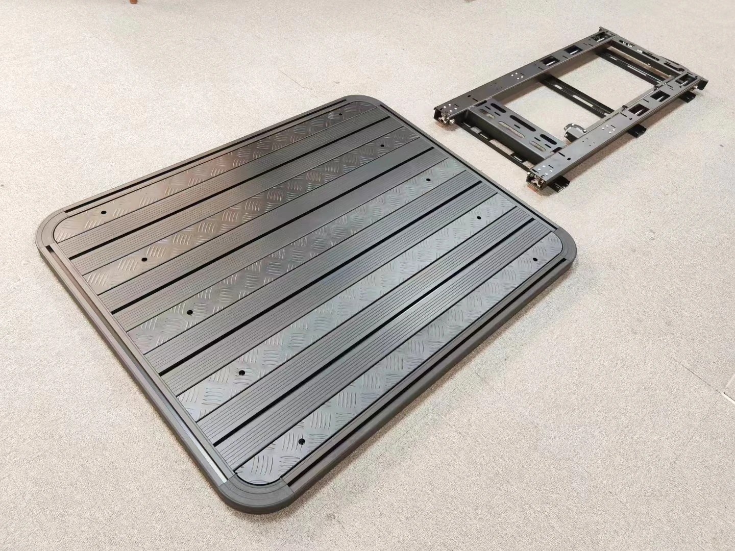 Universal Slide Tray - Durable & Versatile for Pickup Trucks