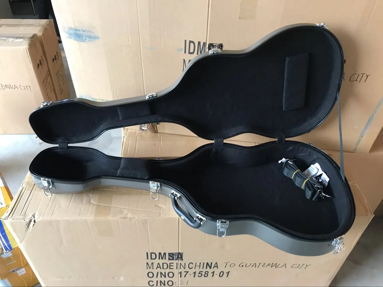 Wholesale Colorful 39" Fiberglass Classical Guitar Case