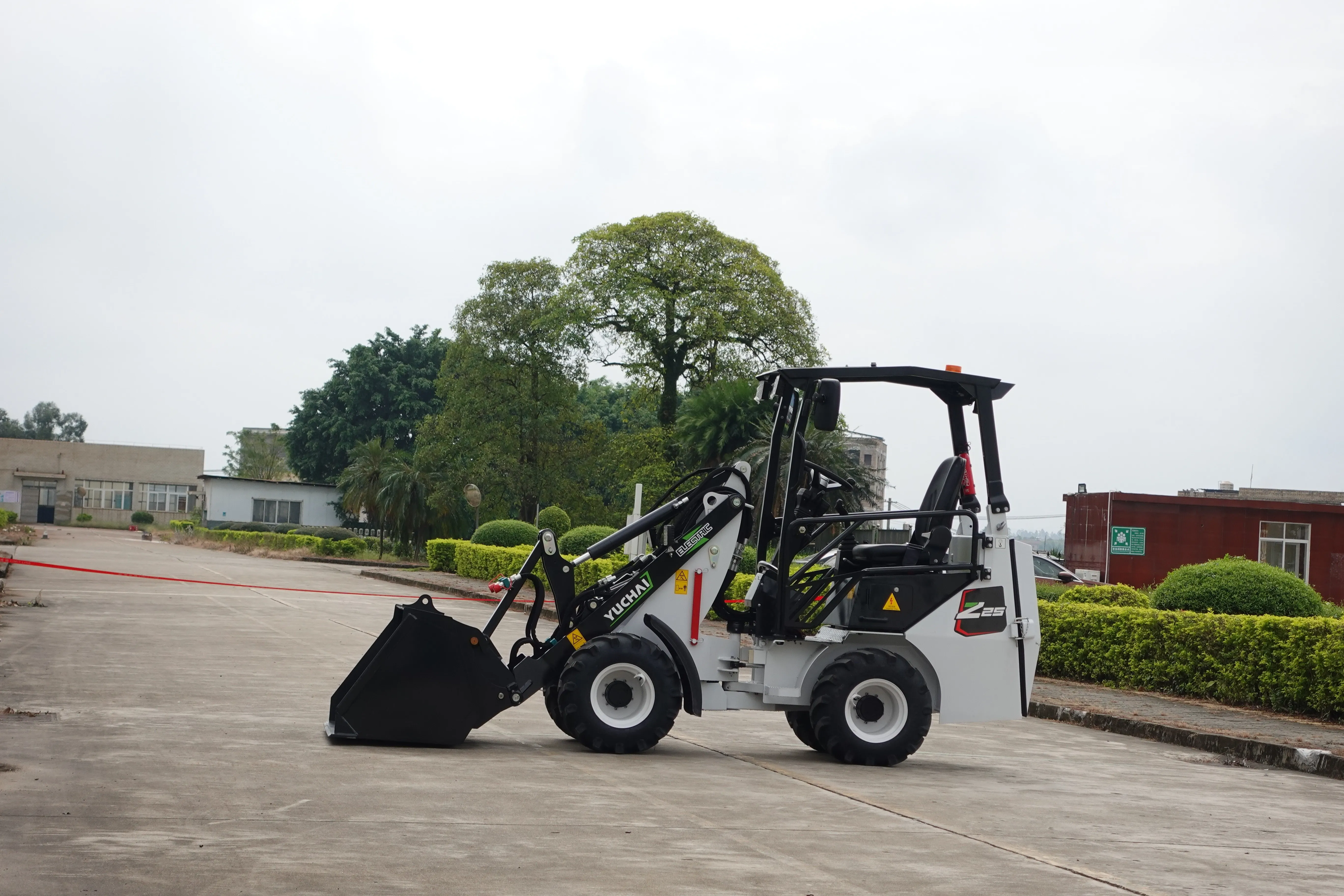 YC Z25 Electric Small Articulated Loaders Electrical Skid Loaders Wheel ...