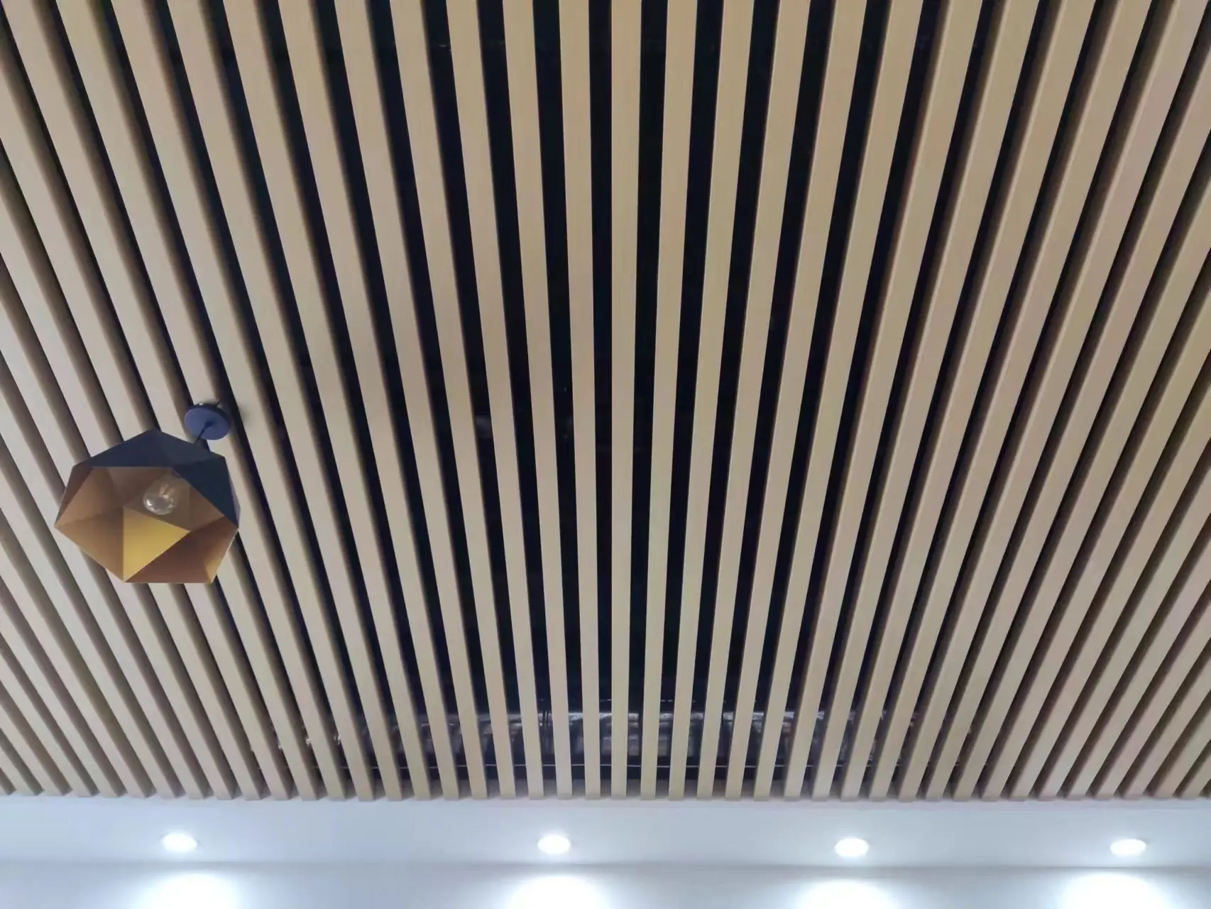 Villa Exterior Wall Cladding New Design 5 Grids Wpc Wall Cladding ...