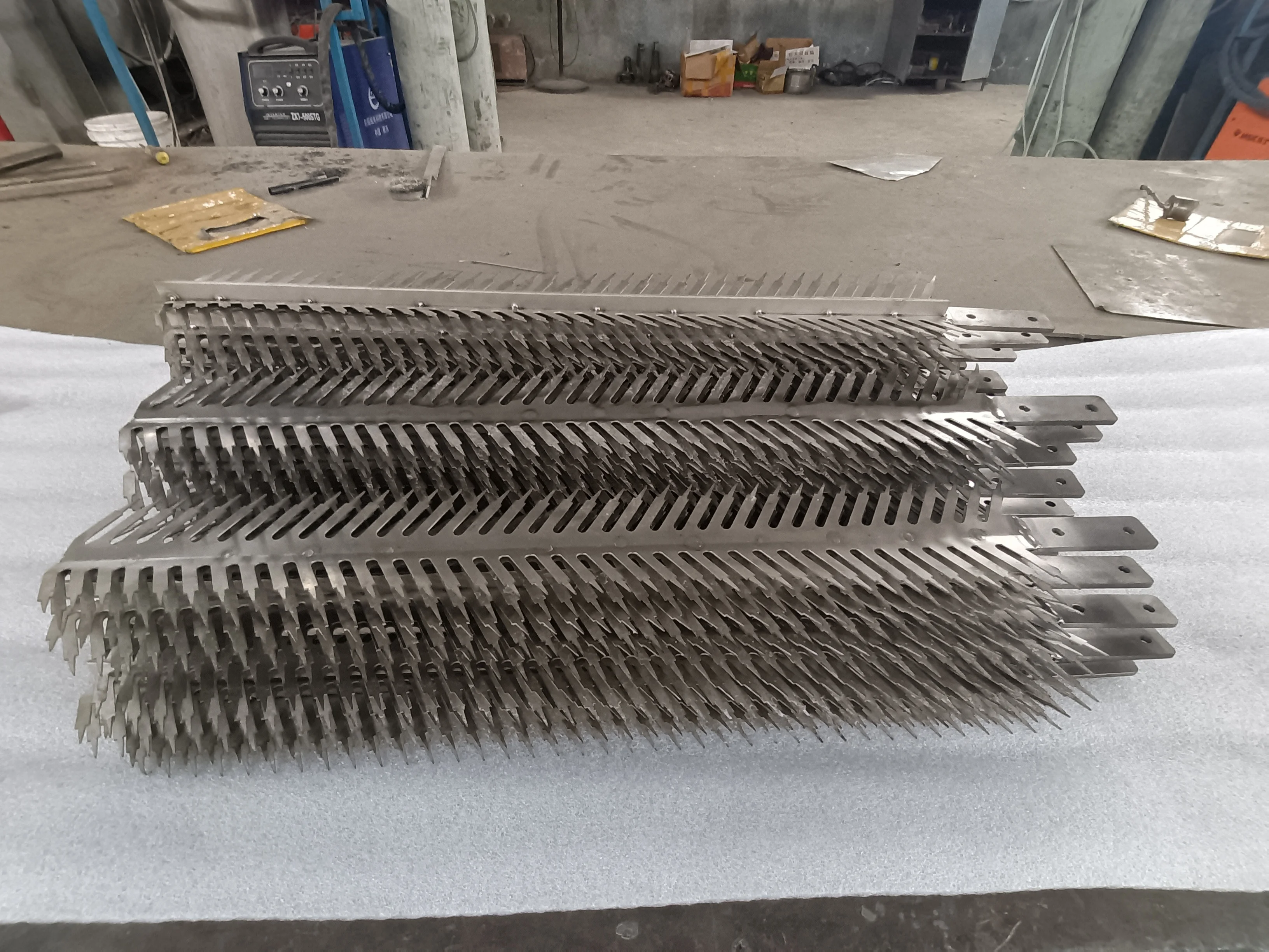 99.7% Pure Titanium Anodize Hanger Anodizing Jig For Electroplating ...