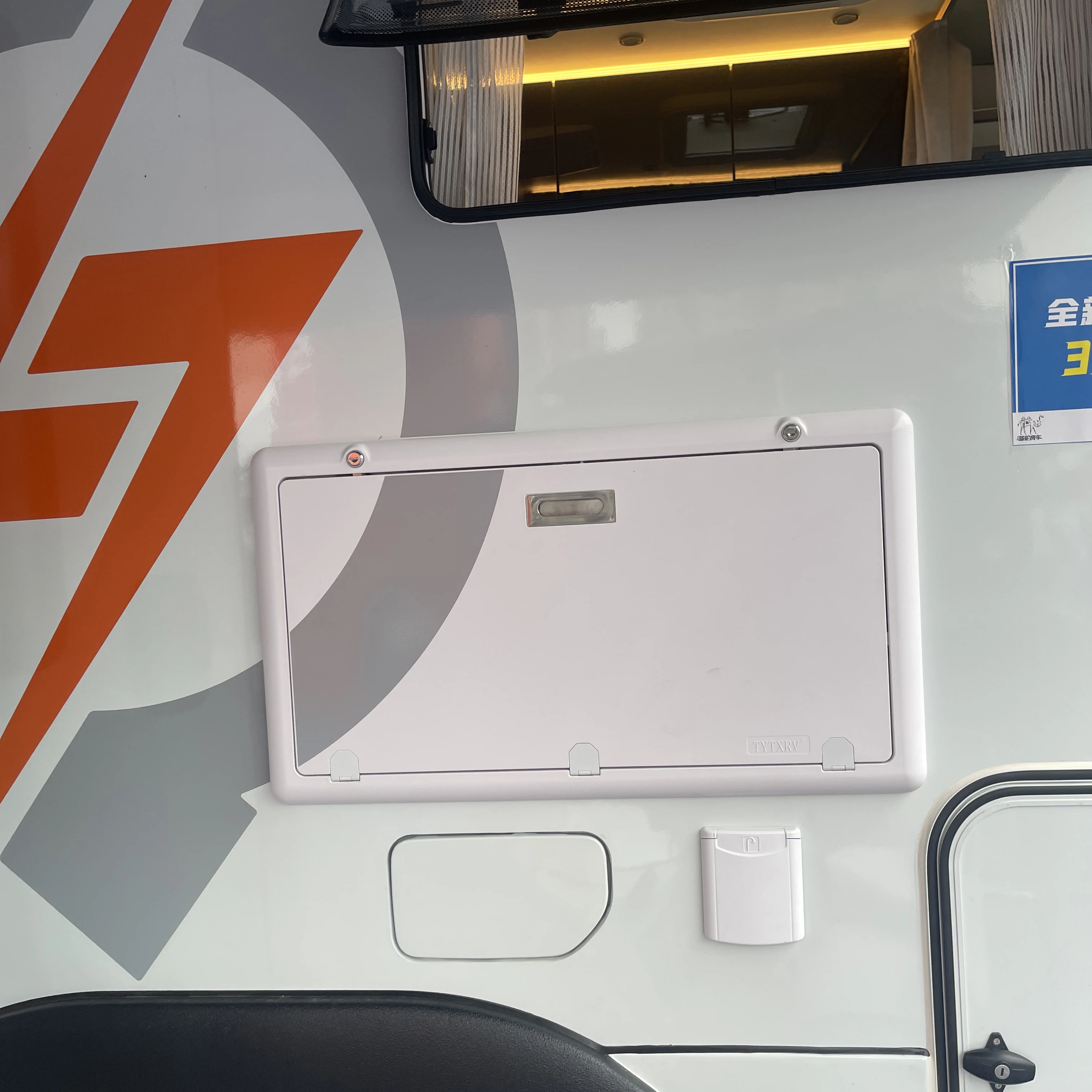 White Uv Resistant Plastic Folding Camping Table With Led - Oem