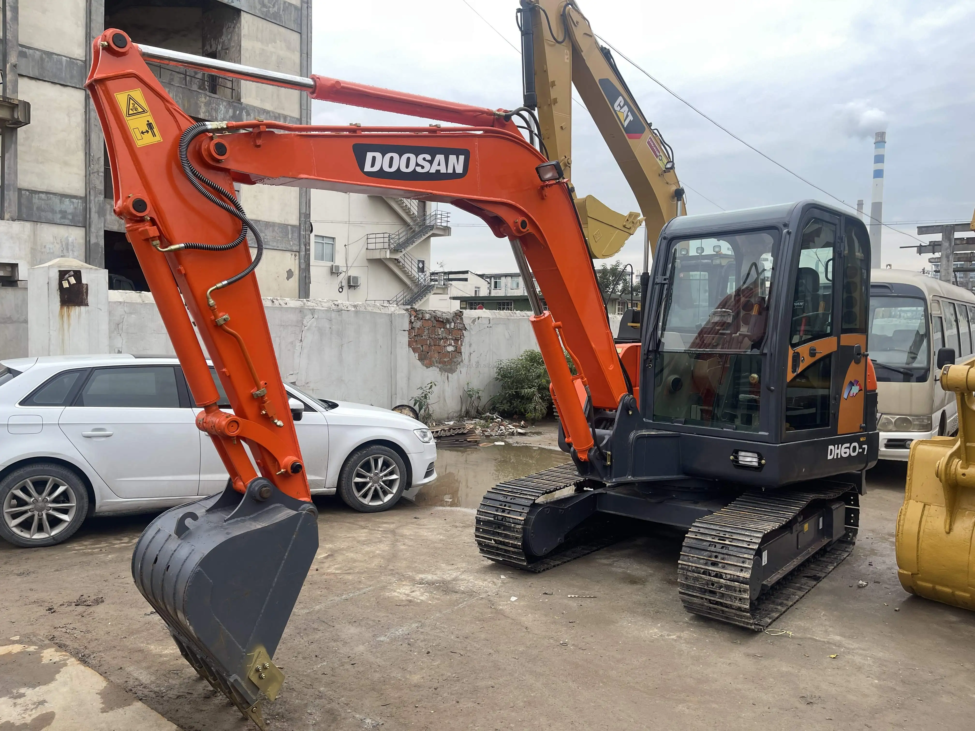 Low Price Used Mini 6ton Doosan Dh60-7 Crawler Excavator - Buy Used ...