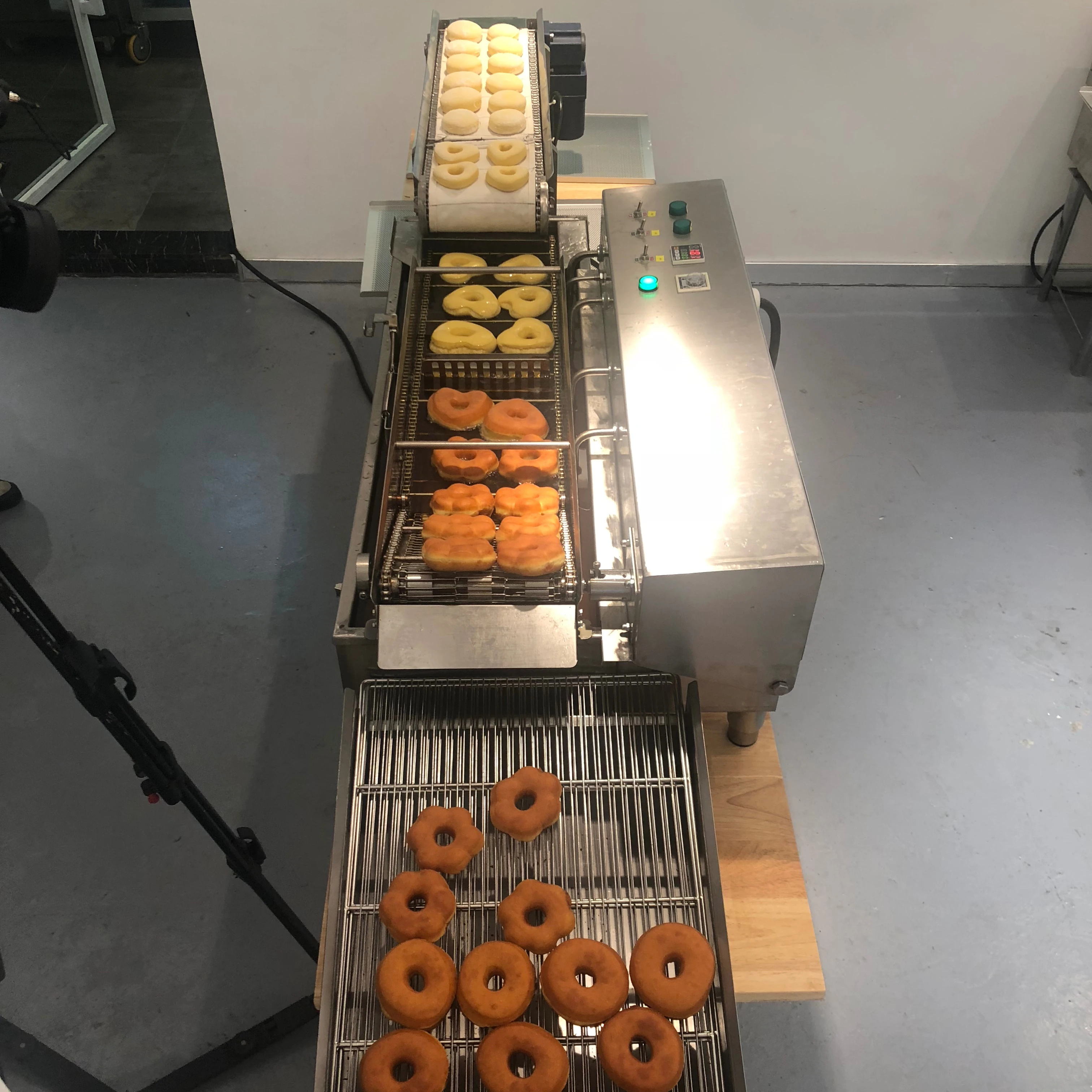 Commercial Donut Fryer Machine Full Automatic Yeast-raised Doughnut ...