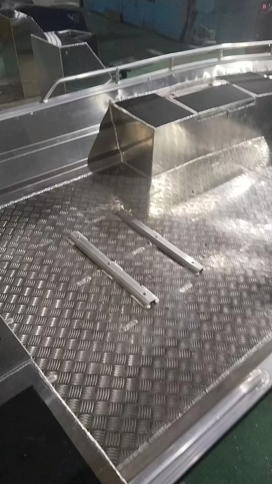 Luxury 16 Feet Center Console Deep V Hull Sport Yacht for Sale