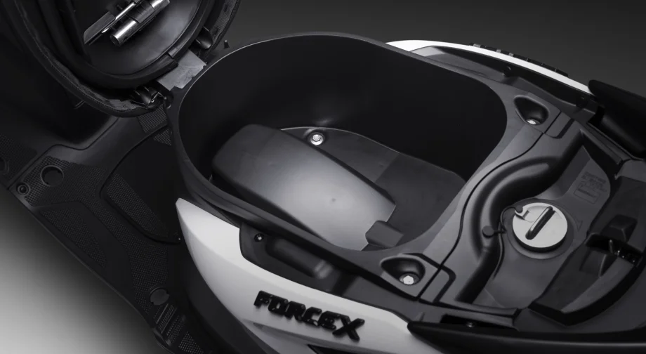 Genuine Yamaha Force X 125 Scooter - 5.1L Fuel Tank, 750mm Seat Height ...