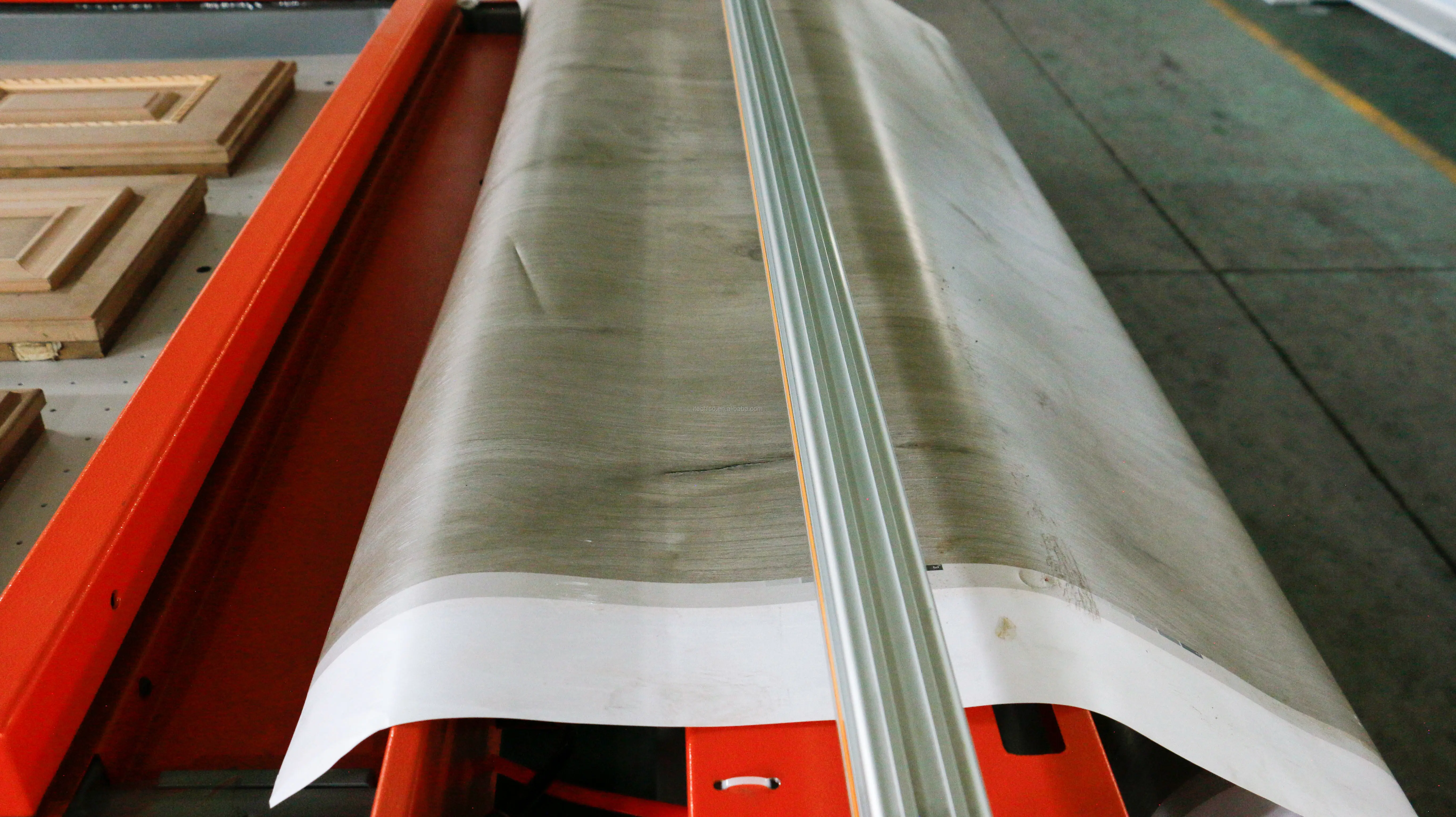 Automatic PVC Vacuum Press Membrane Wood Laminating Machine