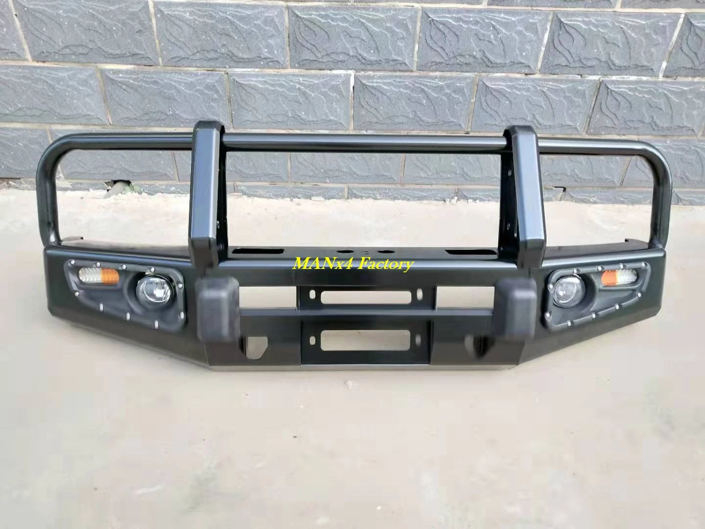 MANX4 Navara D22 Bull Bar - Durable Steel Front Bumper