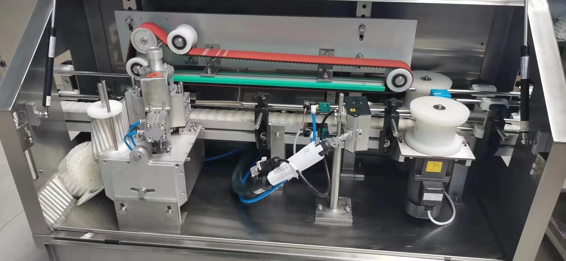 DRINK STRAW APPLICATOR MACHINE STRAW STICKING SPOON STICKING MACHINE ...