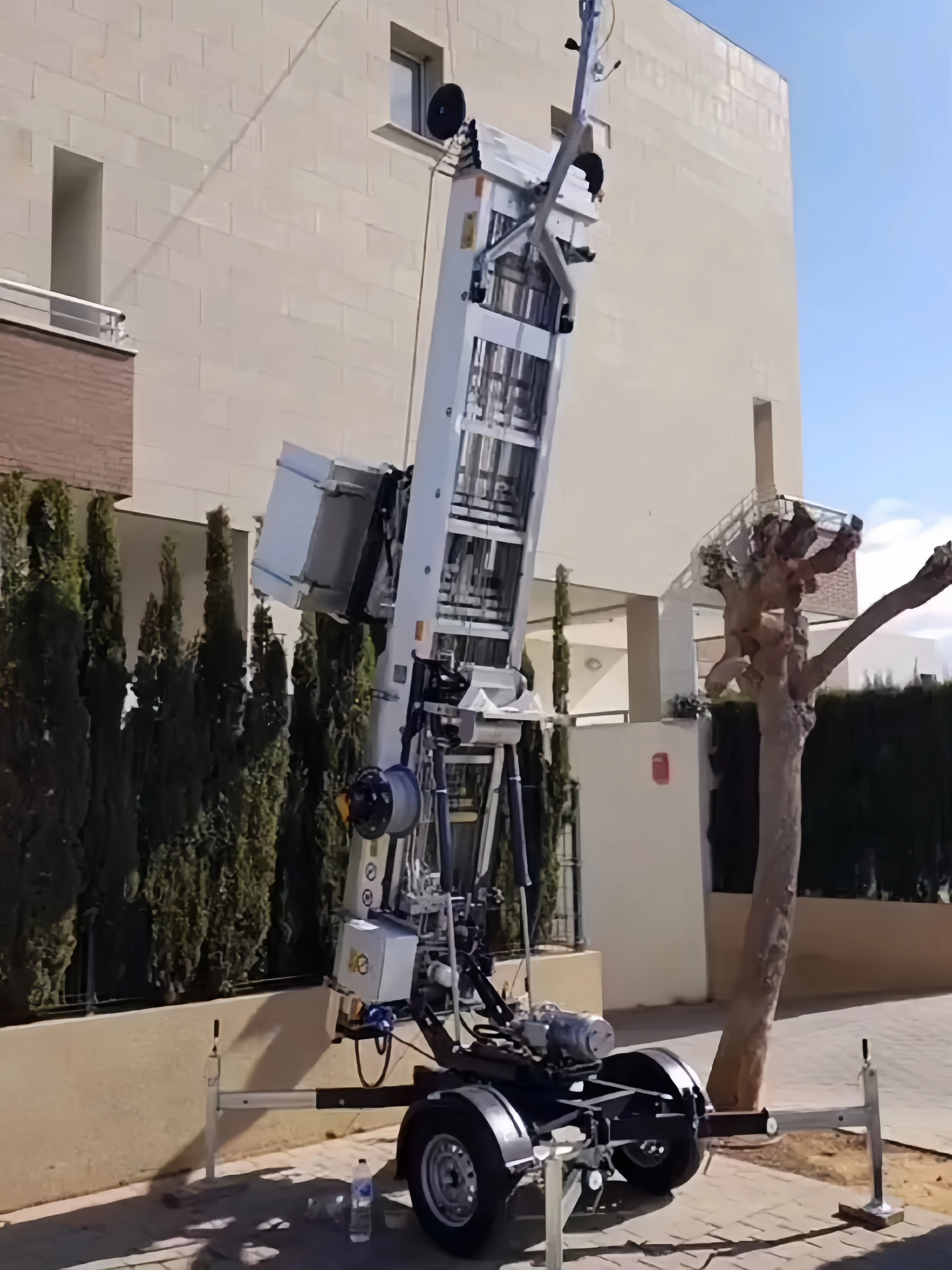 Portable 18m Aluminum Telescopic Ladder - Solar Panel Access