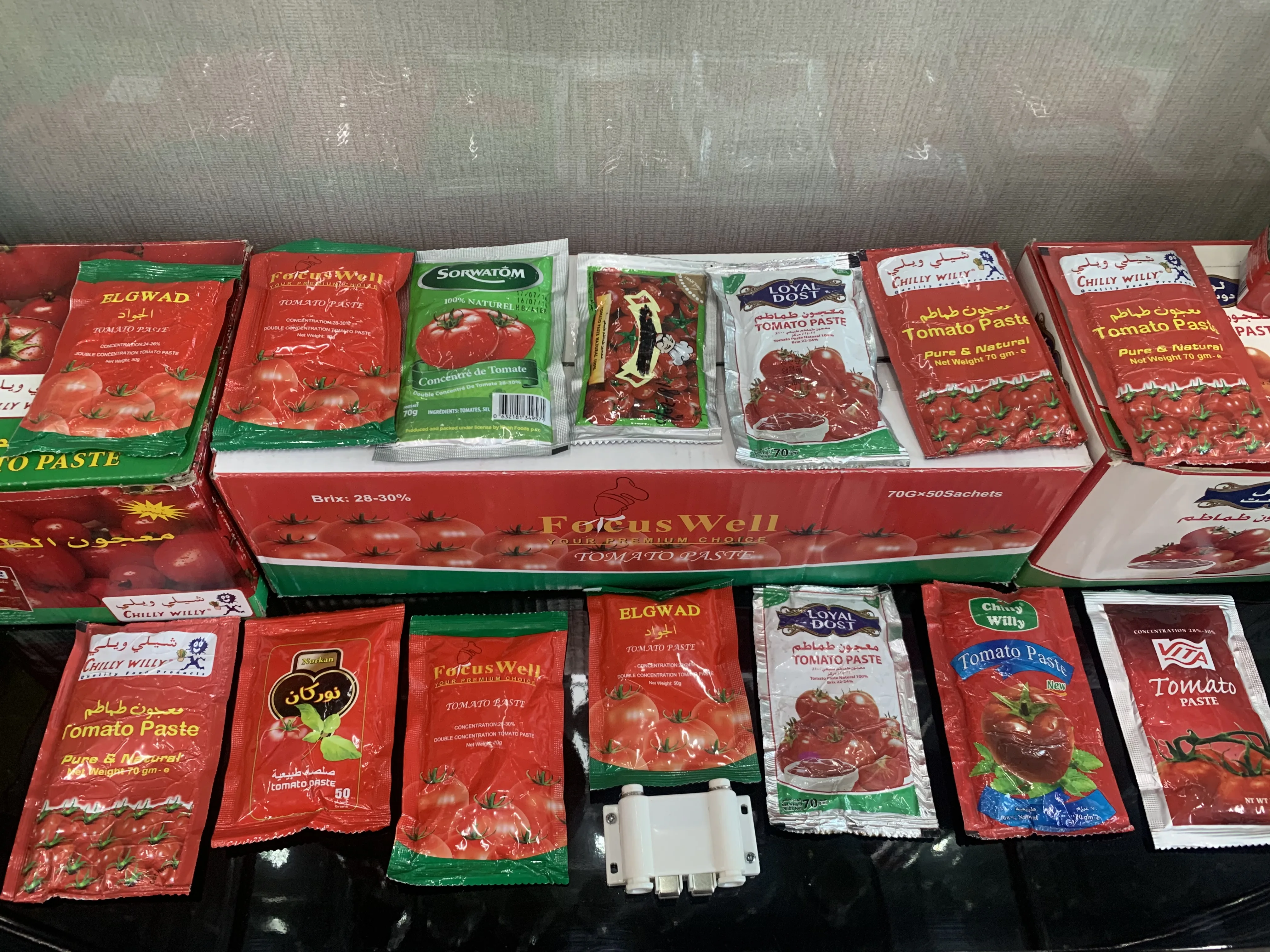 Good Color Tomato Paste in Bulk Drum/tin - 70g OEM Brand