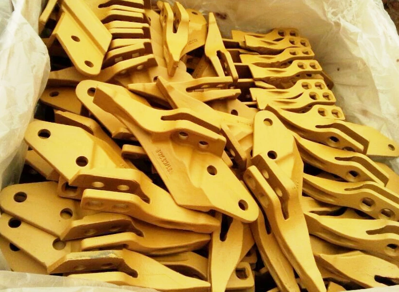 CATERPILLAR Excavator CAT E320 - Durable Bucket Teeth Tips