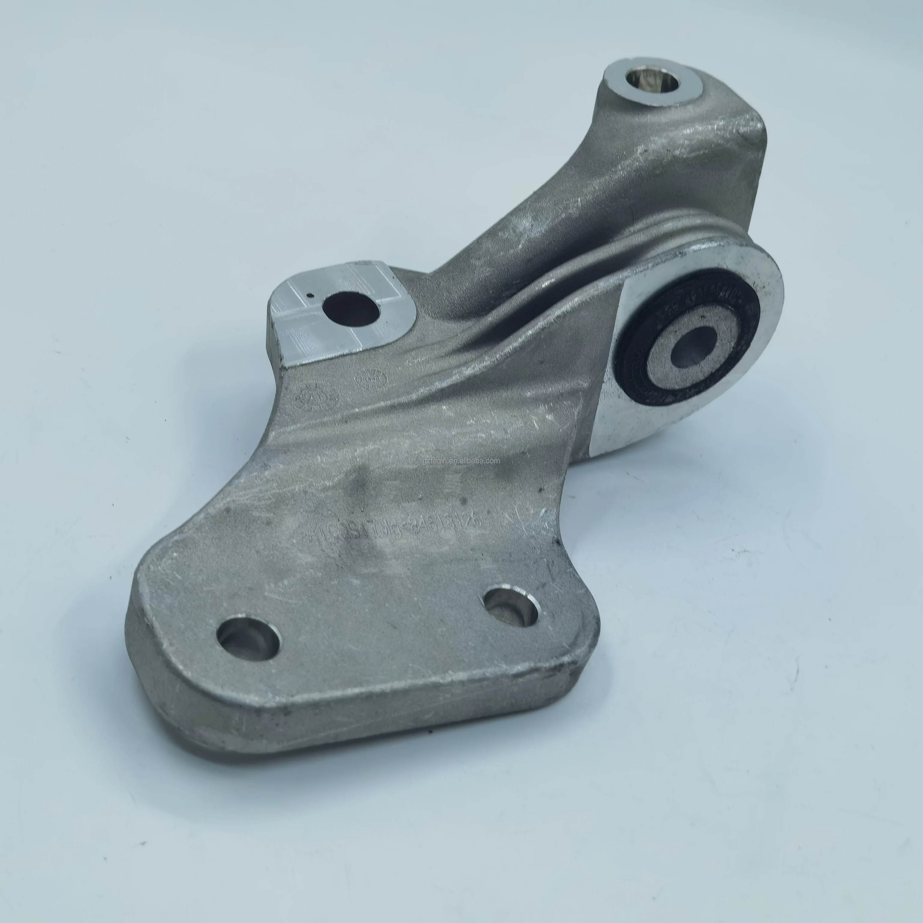 Auto Parts Transmission Mount Strut Bracket 85107771 84147063 84618126 ...