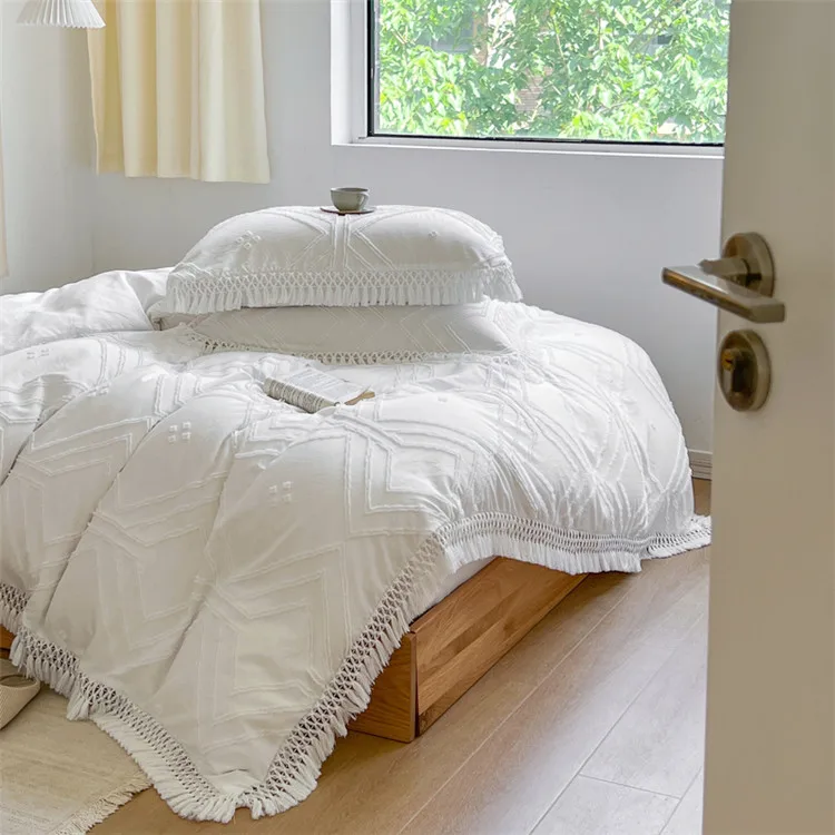 Queen Tufted Comforter Quilt Cover - All-Season Bedding