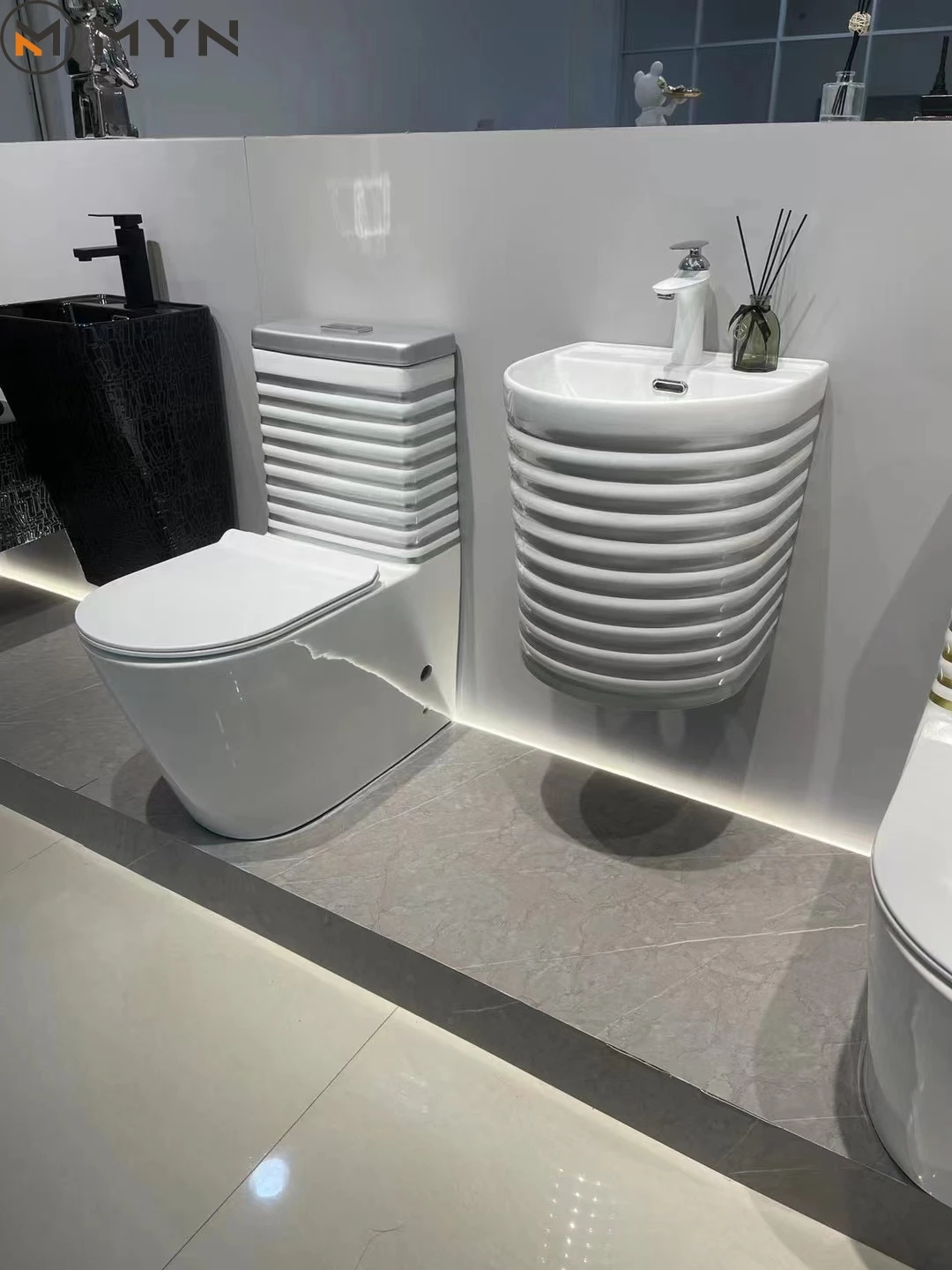 Luxury New Wave Pattern Pumping Integrated Siphon Flush Ceramic ...