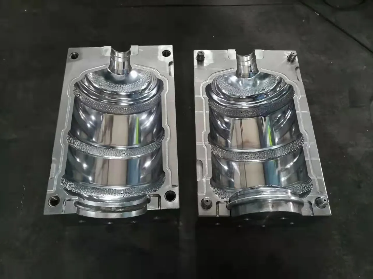 Professional Plastic Blow Mould Customization Multi-cavity Mineral ...