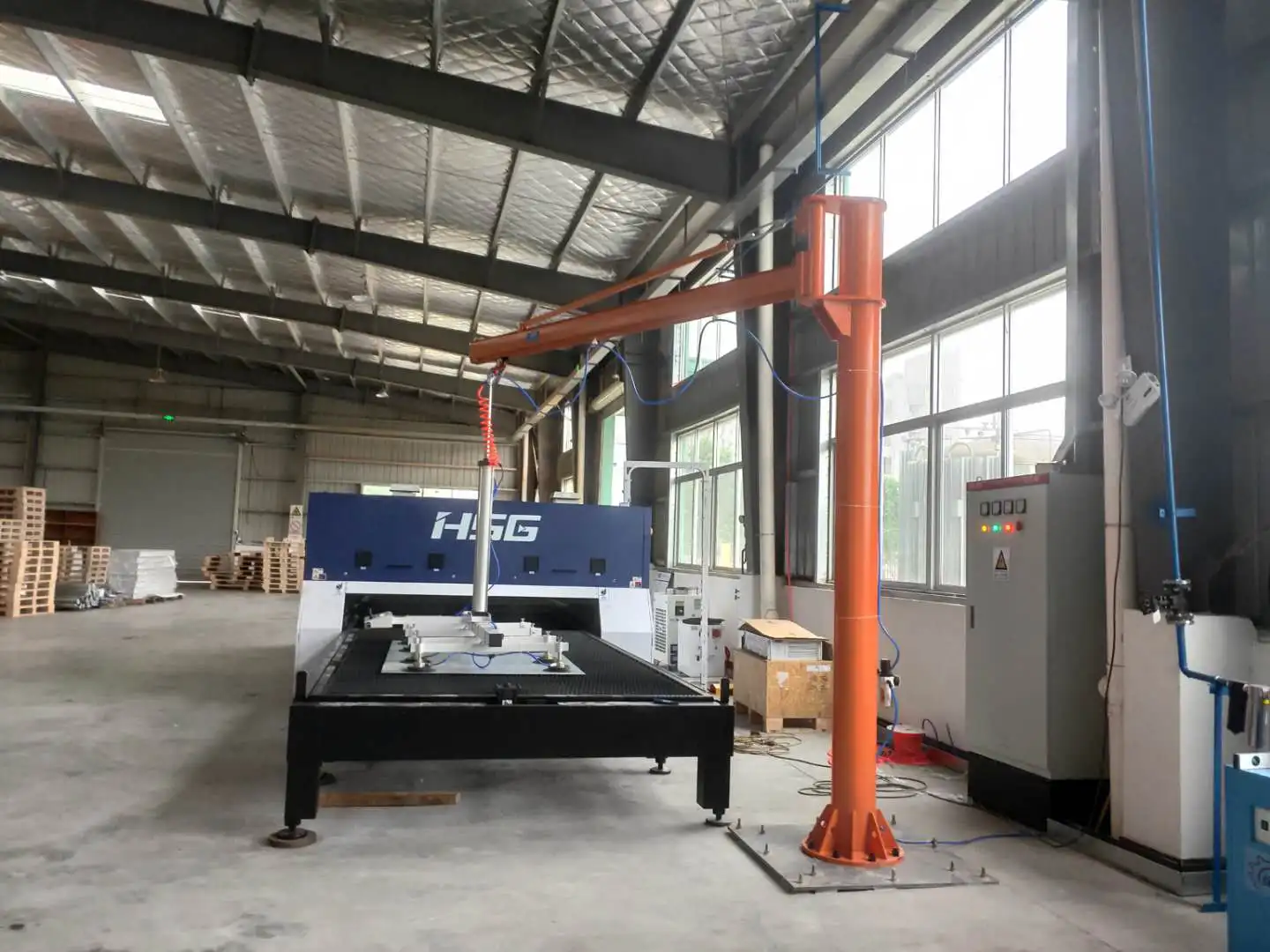 Jib Crane Type Vacuum Lifter For Laser Cut Machine Loading For Metal ...