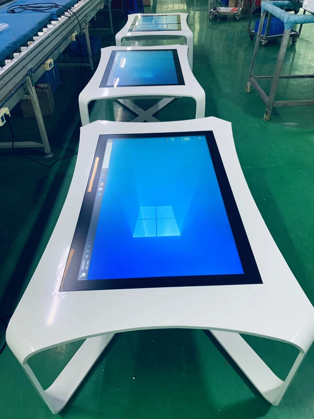 OEM Interactive Multi Finger Touch Smart Game Table Kiosk