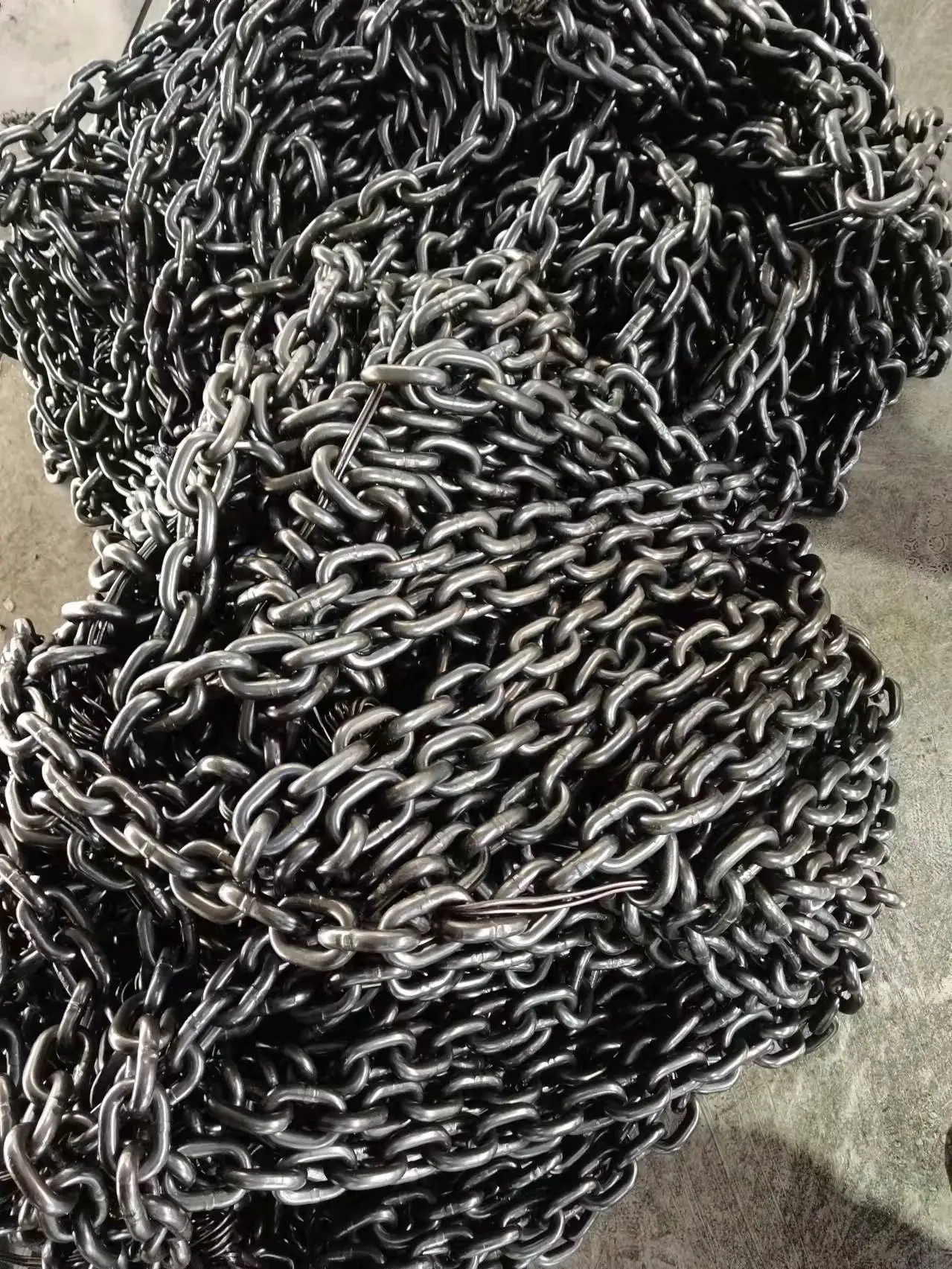 High Tensile Black Heavy Duty Welded Alloy Steel G80 G100 Lifting Chain