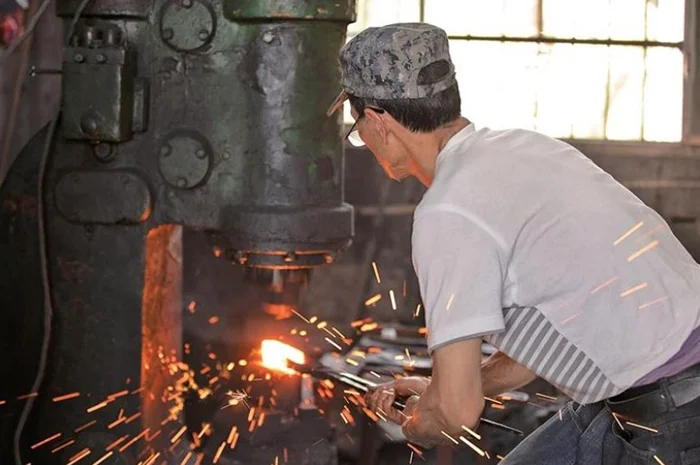 C41 Pneumatic Air Hammer - Metal Blacksmith Forging Machine for ...