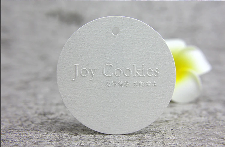 Embossed Etiketter - Customized Clothing Tags for Brands